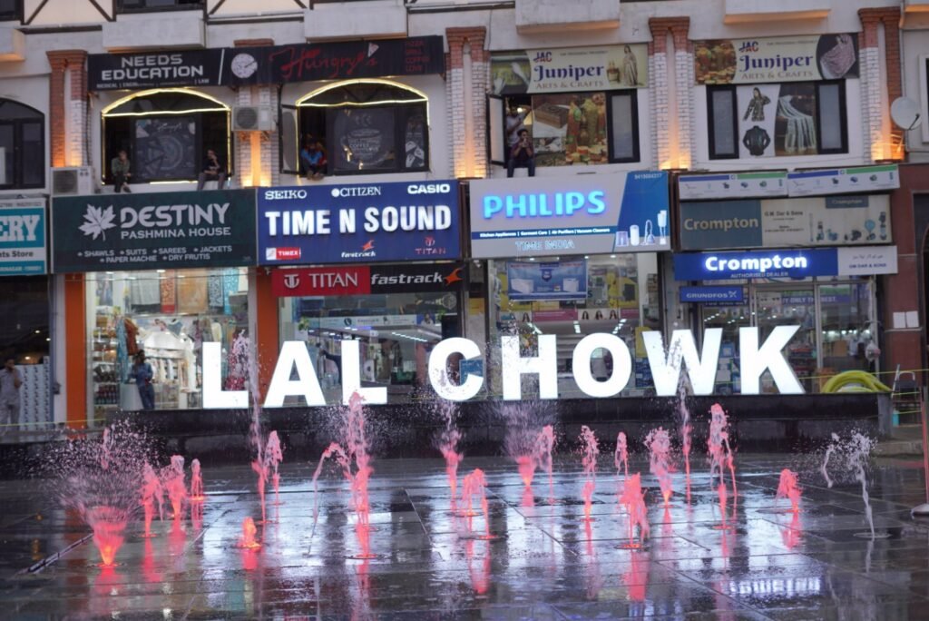 Lal Chowk Srinagar –Things To Do, Ghanta Ghar, Famous Food & History